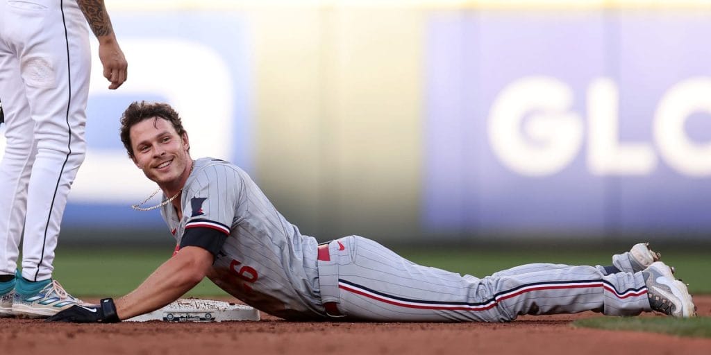 El tropiezo cómico de Max Kepler: Un doblete entre risas y habilidad