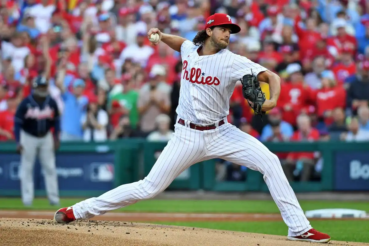 Aaron Nola renueva con los Filis de Filadelfia por 7 temporadas más