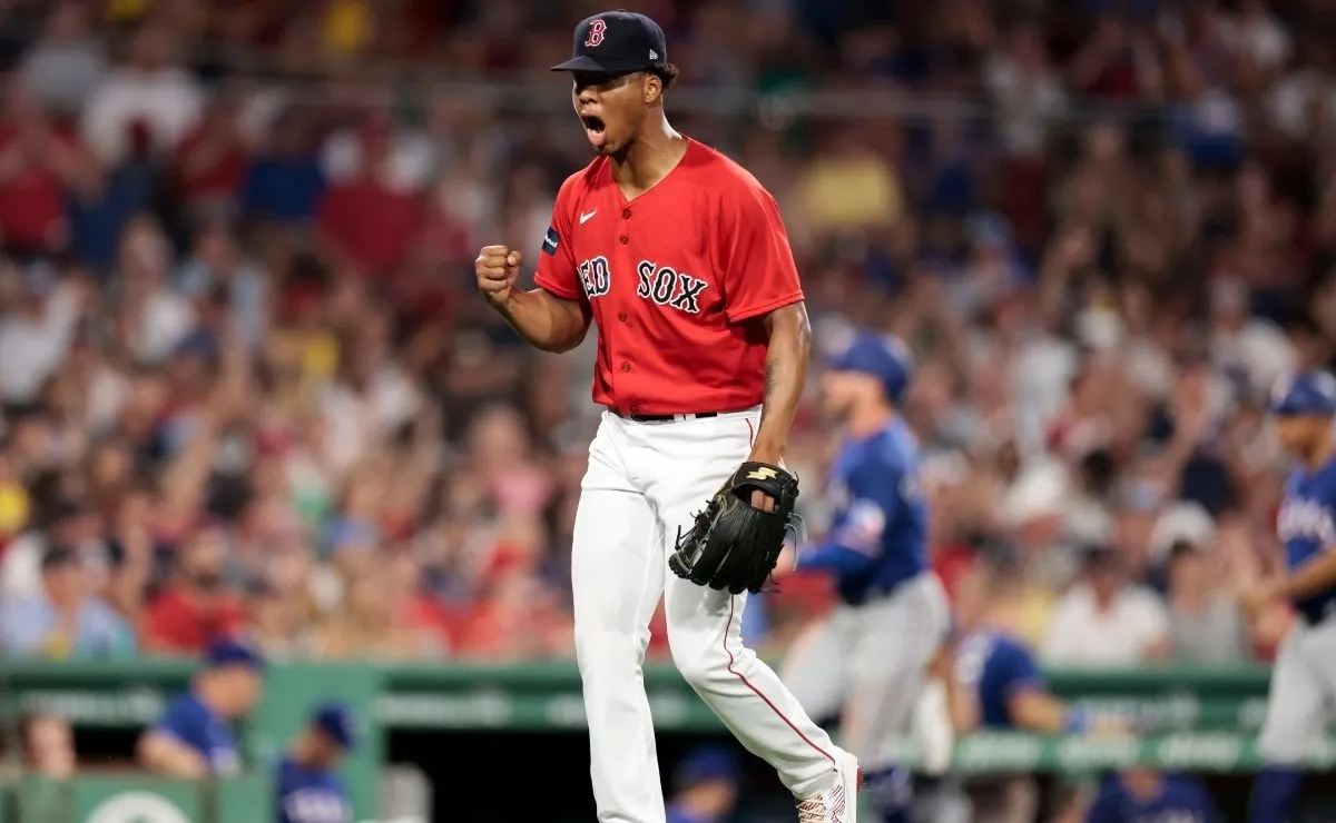 Brayan Bello firma contrato millonario con los Red Sox de Boston