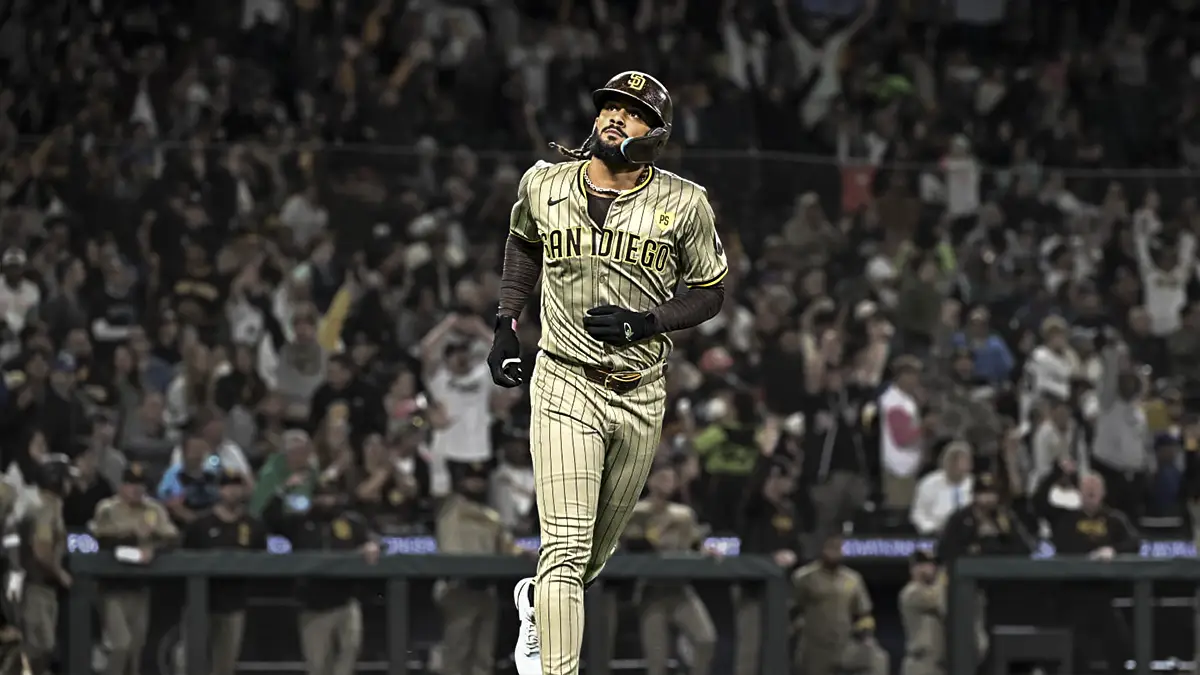 Fernando Tatis Jr. deslumbra con jonrón y espectacular atrapada, aunque ...